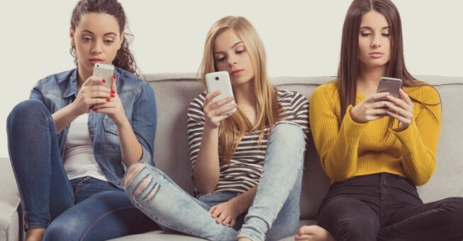 6 Safest Android Phones for Teenagers 2023 - Buying Guide - Reviews Papa